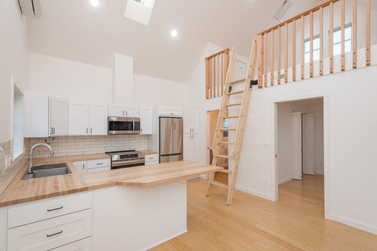 Spacious 1 Bedroom ADU with Loft by SQFT Studios