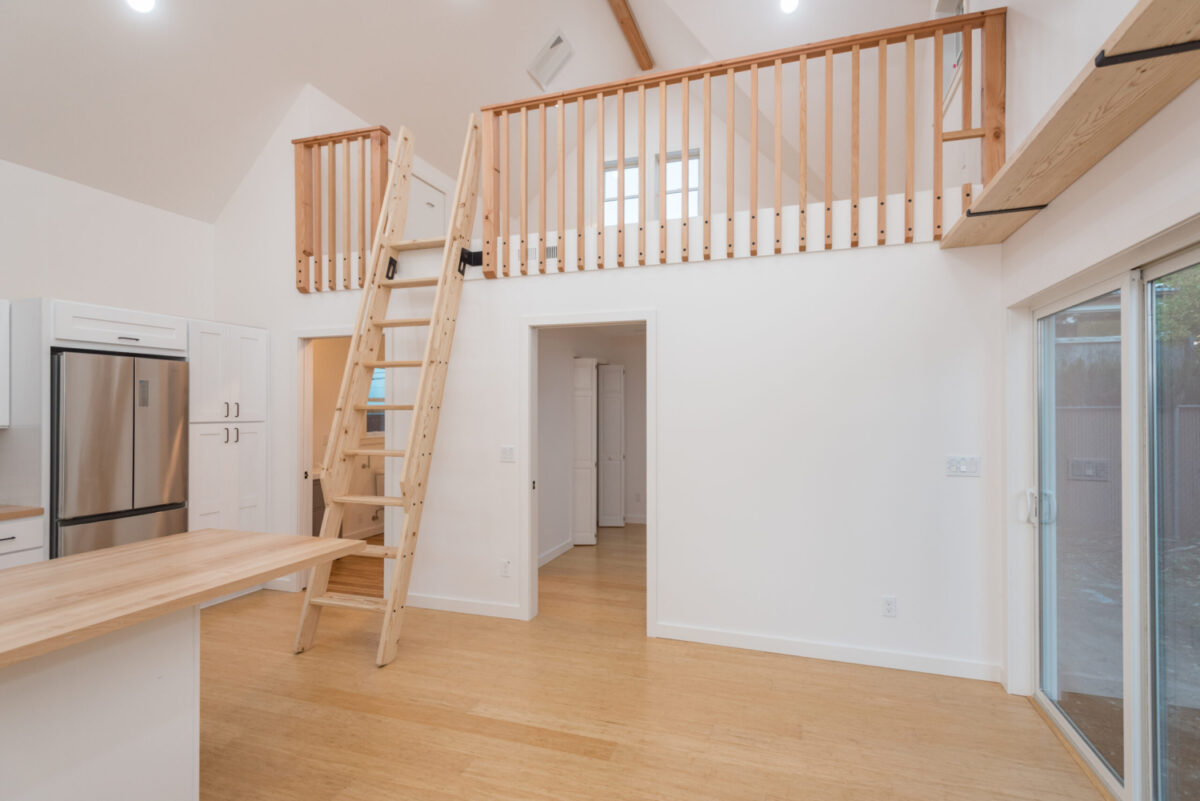 Spacious 1 Bedroom ADU with Loft by SQFT Studios